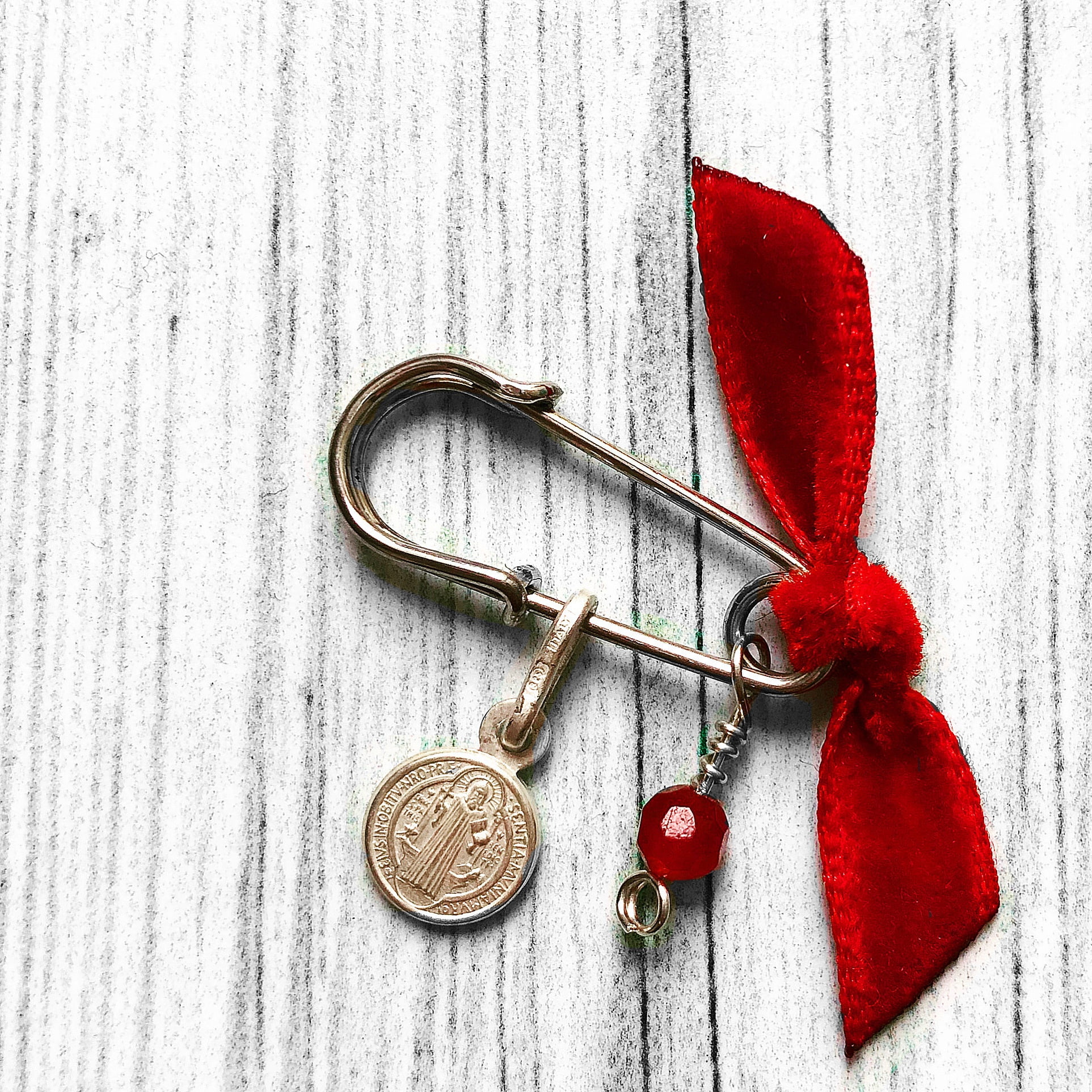 PINS – Recuerdos con Sentidos